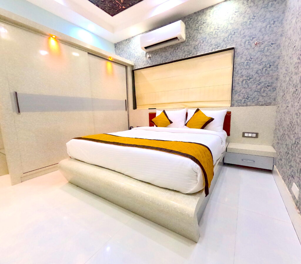 Deluxe Rooms – The Mantra Hotel